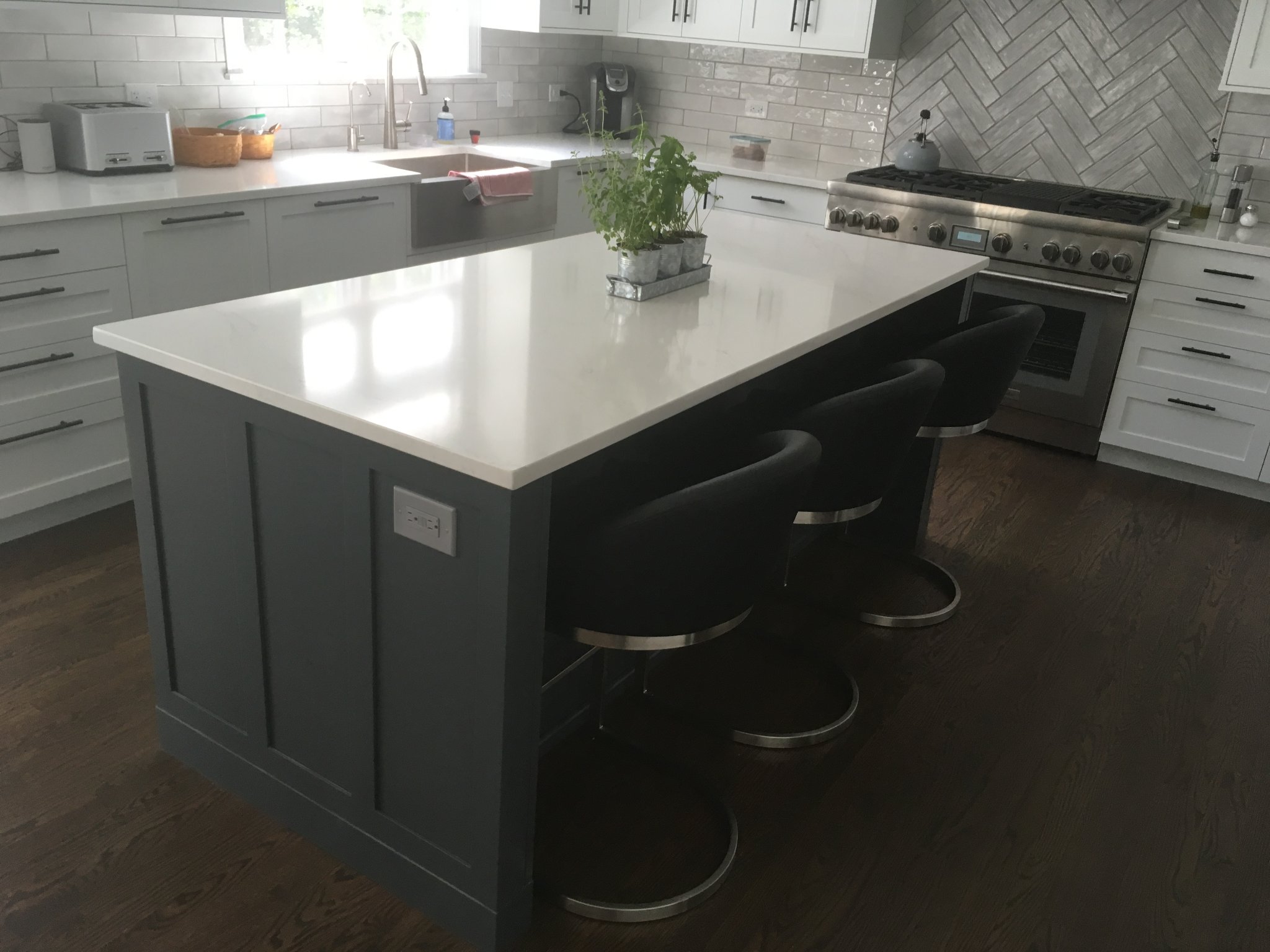 Custom Kitchen - Vista Cabinet